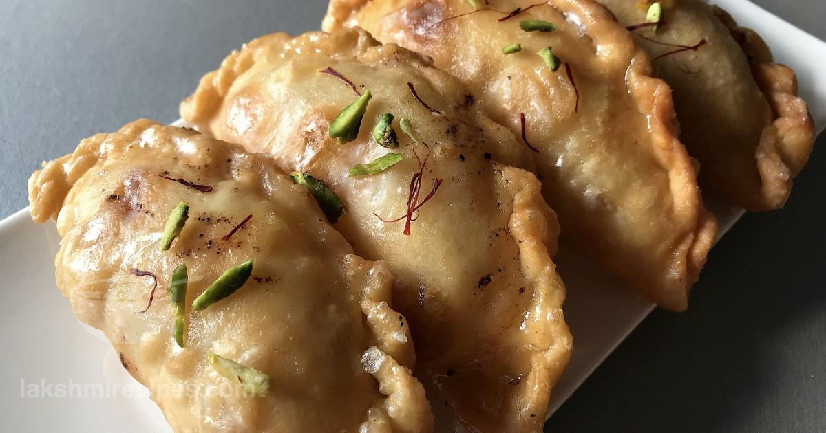 Gujia Recipe - Khoye Ki Gujia - Mawa Gujiya - Mava Gujia - Holi